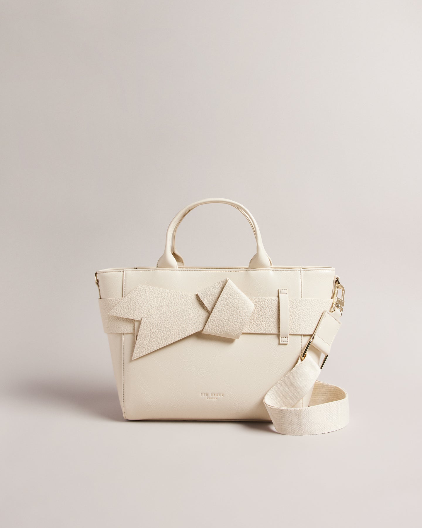 تيد بيكر - الموقع الرسمي للسعودية | ملابس وإكسسوارات فخمة